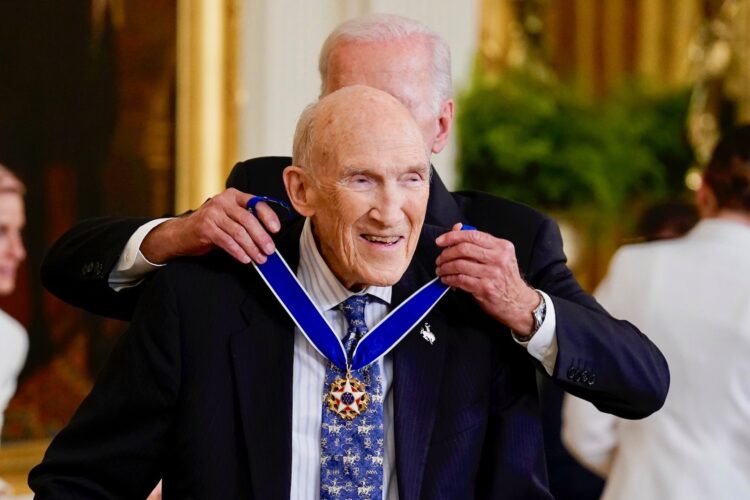 Former U.S. Sen. Alan Simpson of Wyoming, who bridged partisan gaps ...